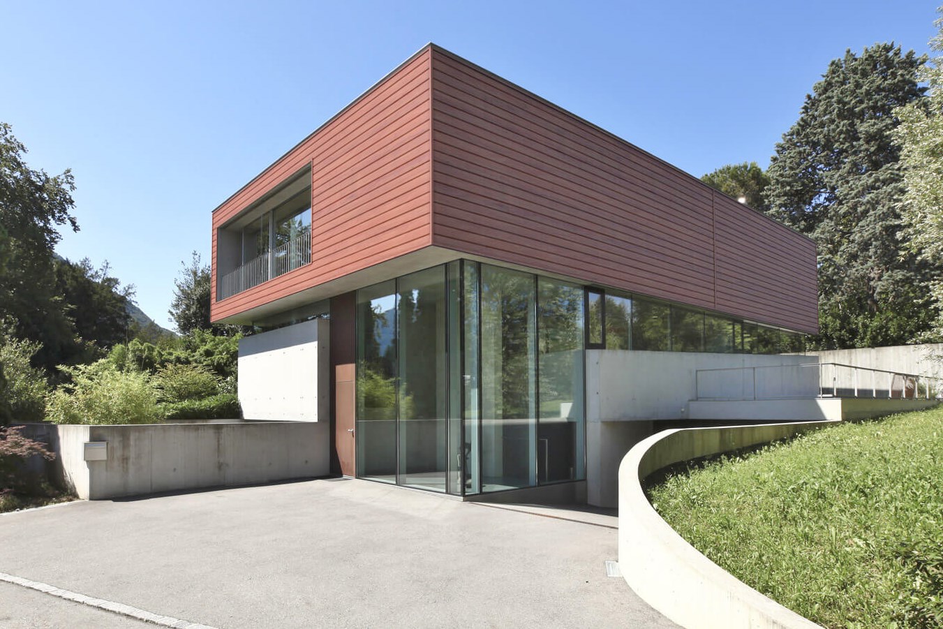 Headland Capital Partners acquires AL13 Architectural Systems | PE Hub